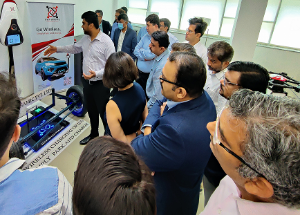 Dash Dynamic - Wireless Charging for Electric Vehicles